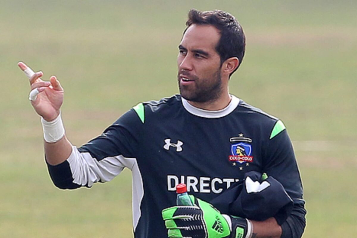 "Tuve una conversación": Claudio Bravo rompe el silencio ante el interés de Colo-Colo ...
