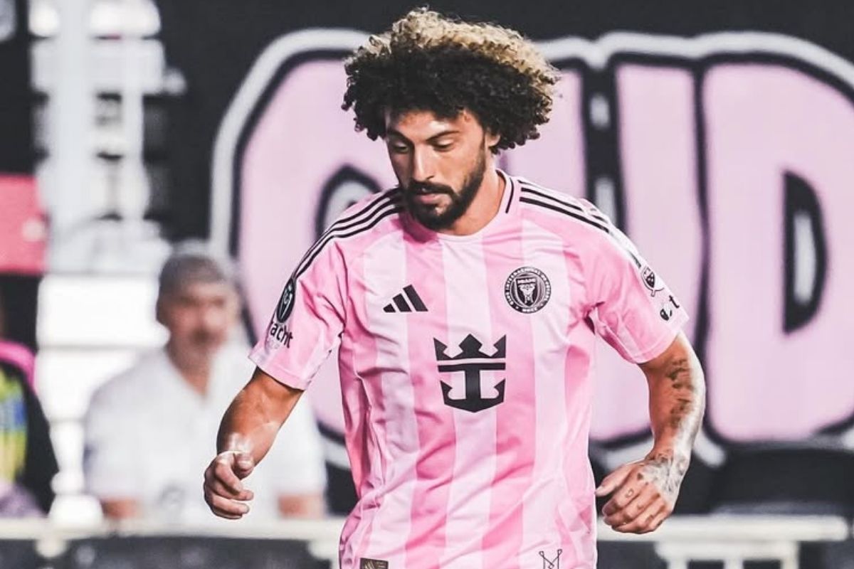 [VIDEO] Igual que en Colo-Colo: Maximiliano Falcón se viste de héroe en ...